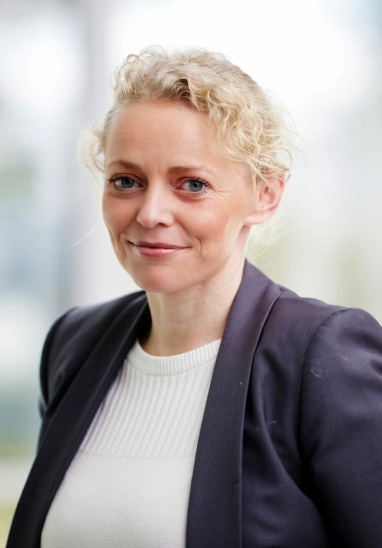 Meet the Team - Engine Lease Finance Corporation All rights reserved